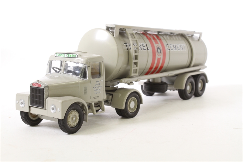 Corgi CC16305 Scammell Highway Man Tanker GÇÿTunnel CementGÇÖ - Hattons