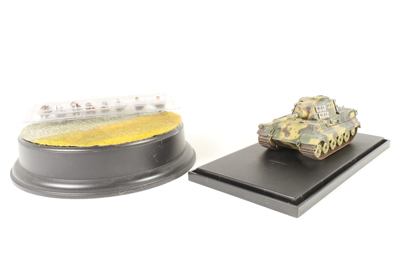 Dragon 60129DRA Ardennes Offensive. King Tiger & Fallschirmjager sPzAbt ...