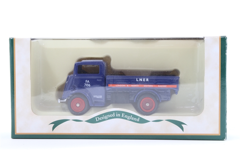 Lledo DG100017 Fordson 7v truck 'LNER' - Hattons