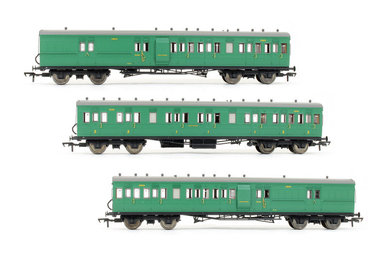 EFE Rail E86013 LSWR Cross Country coaches in SR malachite - Hattons