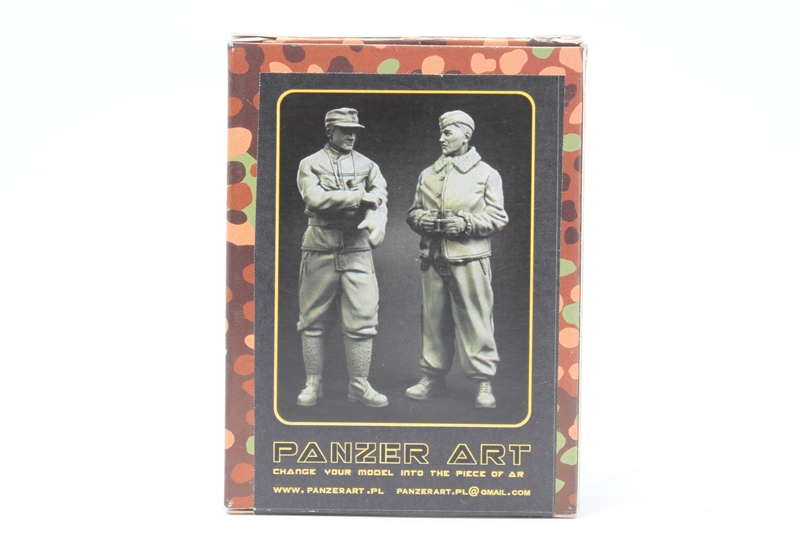 Panzer Art FI35-029 Waffen-SS tank officers winter - Hattons