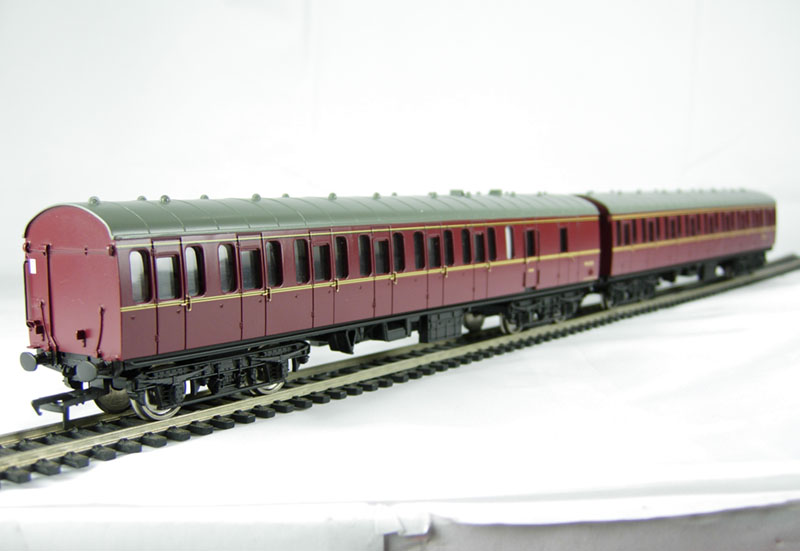 Bachmann Branchline H643 Pair of Mk1 suburban coaches (1 - Hattons