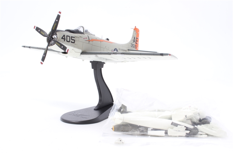 Hobby Master HA2909 Douglas A-1H Skyraider USN VA-65 Fighting Tigers ...