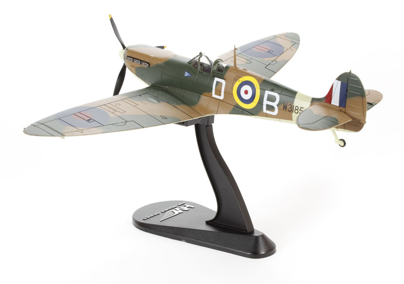 Hobby Master HA7807 Supermarine Spitfire Mk VA Royal Air Force W3185/DB