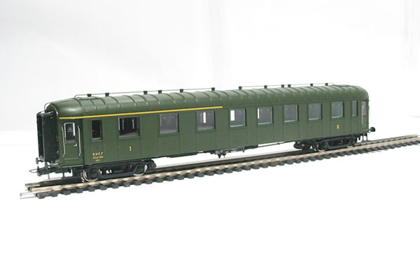 Jouef HJ4000 OCEM 1st/2nd class passenger coach of the French SNCF in - Hattons
