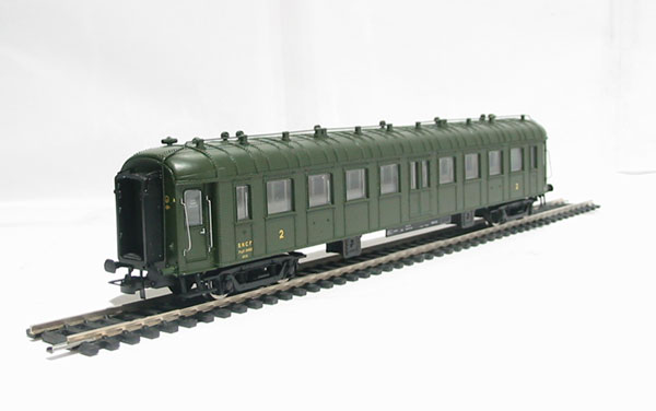 Jouef HJ4001 OCEM 2nd class passenger car of the French - Hattons