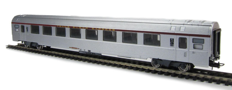 Jouef HJ4014 Inox 1st class express coaches "Le Mistral" - Hattons