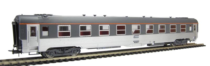Jouef HJ4020 DEV Inox Bar/Disco coach in SNCF silver and - Hattons