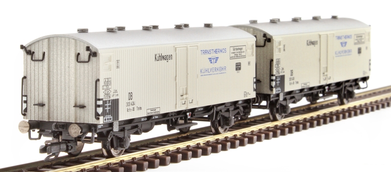 Arnold HN9724 DB 4-wheel Refrigerated Ferry Wagons in - Hattons