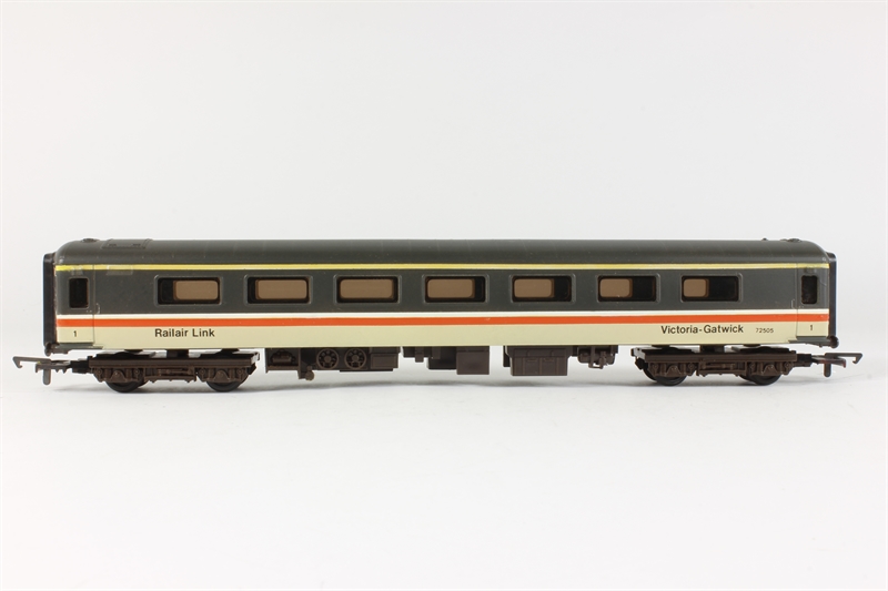 Airfix GMR (Great Model Railways) KB136 Gatwick Express - Hattons