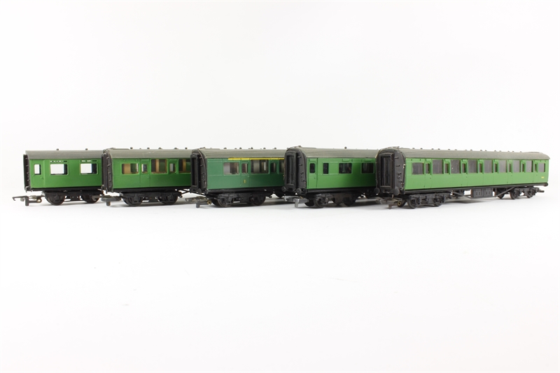 Scratchbuilt KB175 Set of five Maunsell coaches in BR - Hattons