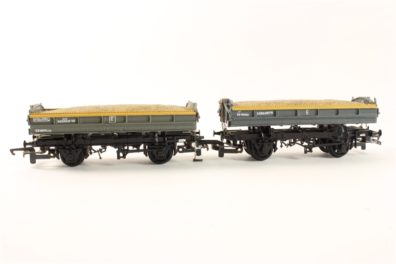 Cambrian KB217 2 ZJV Mermaid wagons in Engineers Dutch grey and yellow