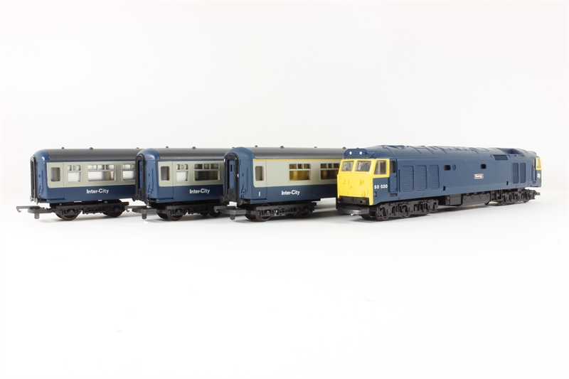 Lima L104406 Train set with Class 50 50020 Revenge in BR blue with 3 Mk2a