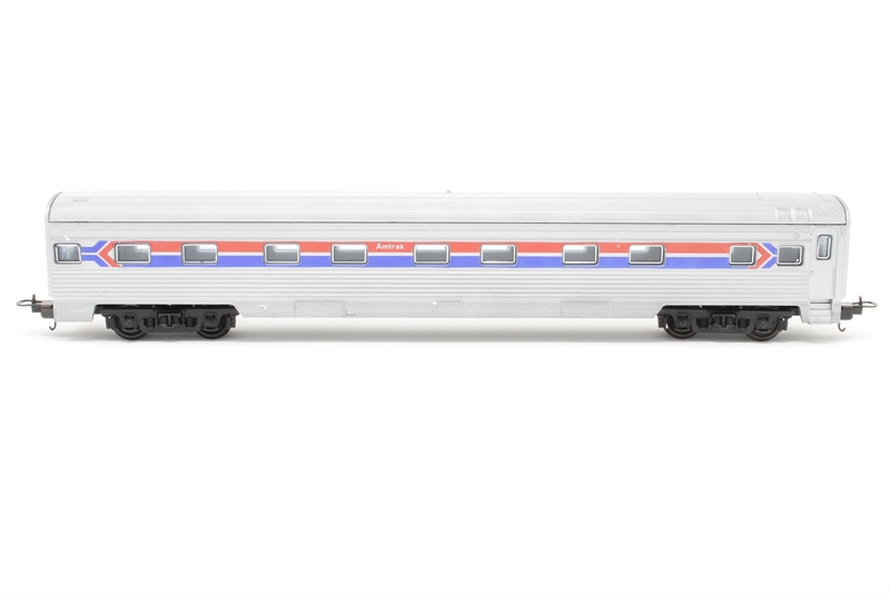 Lima L303600 'Streamliner' passenger carriage of the Amtrak