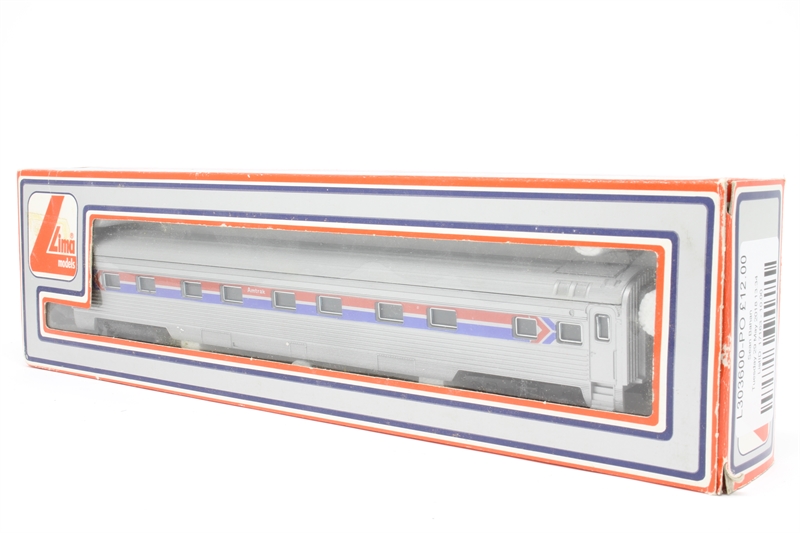 Lima L303600 'Streamliner' passenger carriage of the Amtrak