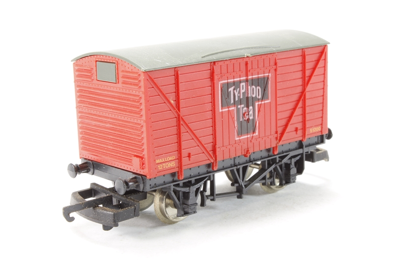 Lima L305604 12T corrugated end van -' St. Ivel Unigate'