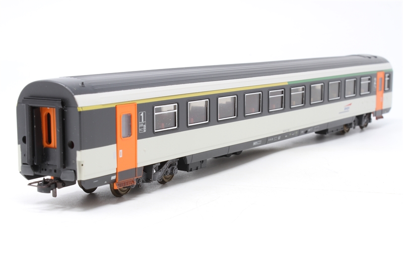 Lima L309452 1st/ 2nd class passenger coach of the SNCF 58 87 38-72 026-2