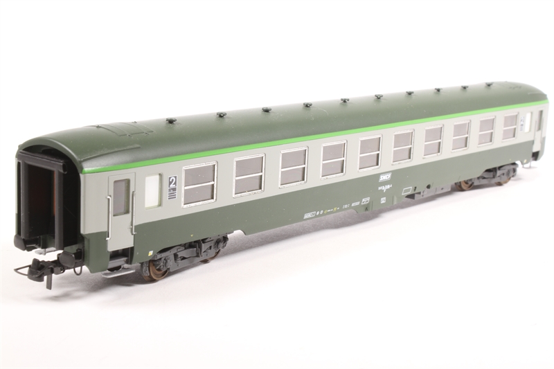 Lima L309505 2nd Class Corridor Coach of the SNCF