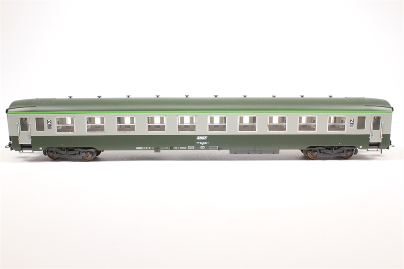 Lima L309505 2nd Class Corridor Coach of the SNCF