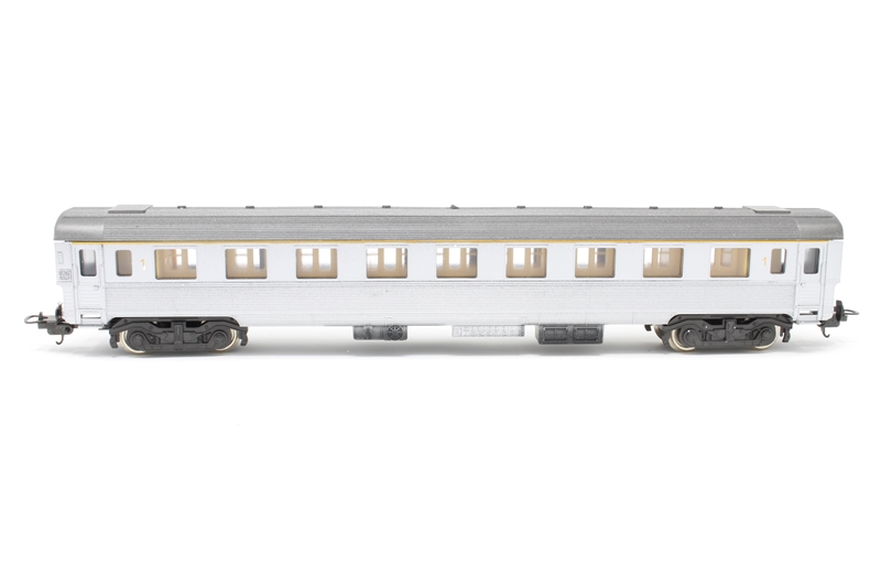 Lima L9113SNCF SNCF 1st class coach - Hattons