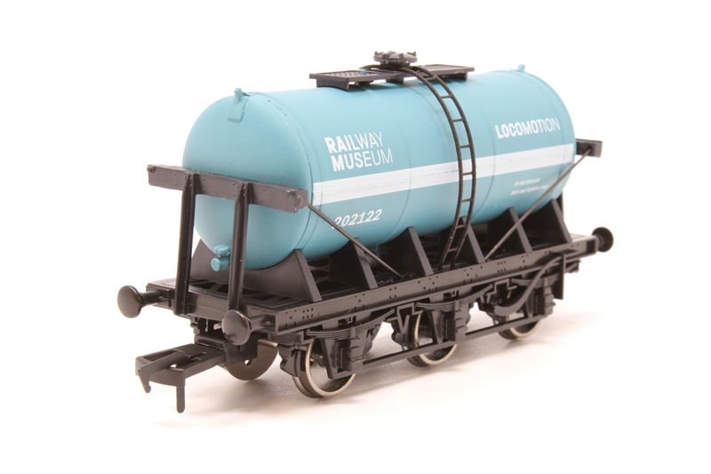 Dapol LM002DAP 6-wheel tank wagon in Railway Museum - Hattons