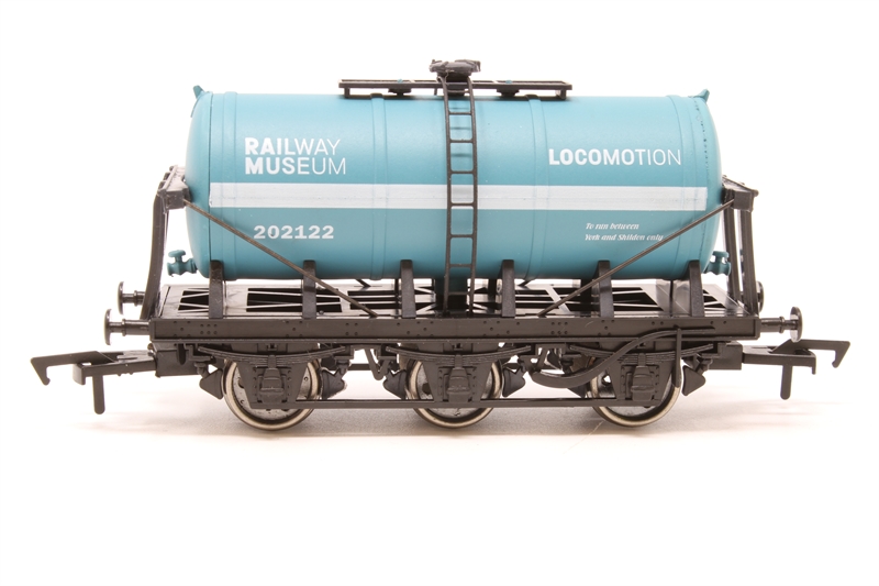 Dapol LM002DAP 6-wheel tank wagon in Railway Museum - Hattons