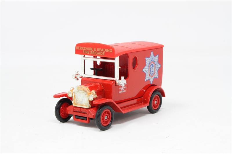 Lledo LP06477 Ford Model T van Berkshire & Reading Fire Brigade