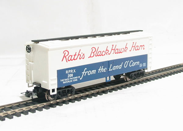 Mehano M17850 American 40' reefer car in Rath's Black Hawk Ham livery