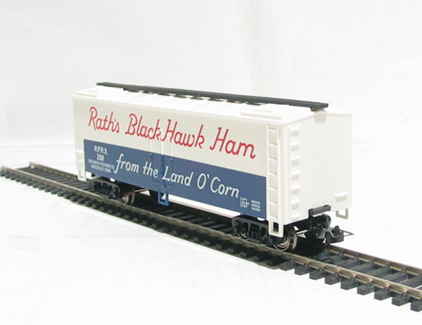 Mehano M17850 American 40' reefer car in Rath's Black Hawk Ham livery