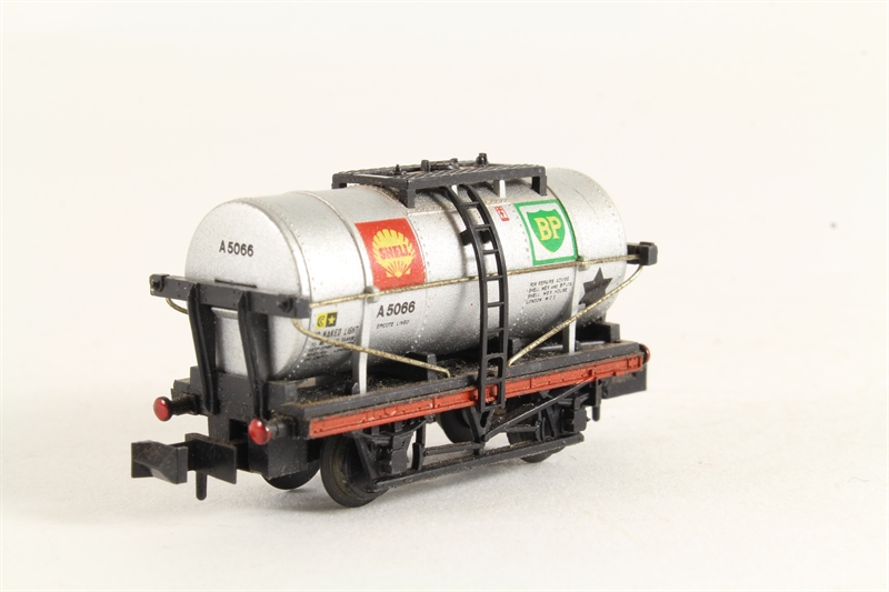 Minitrix N516 10' Tank Wagon - 'Shell BP' - Hattons
