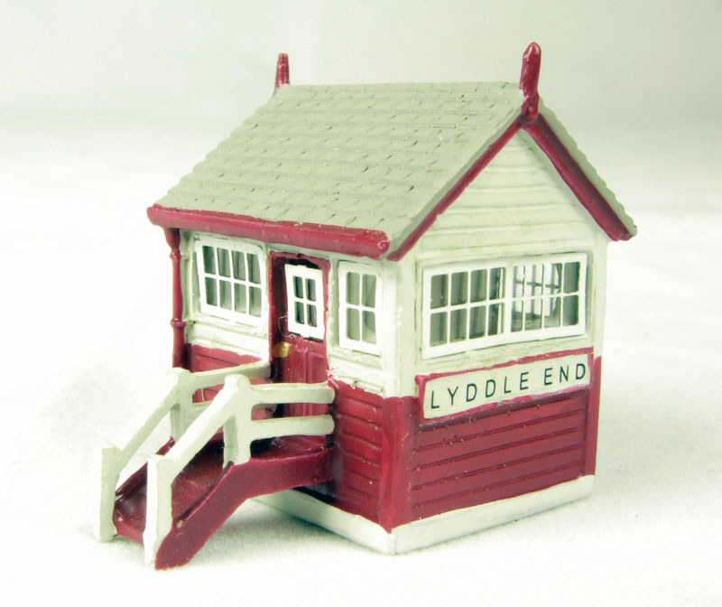 Hornby N8721 Wooden platform signal box - Lyddle End "Station Life" Range