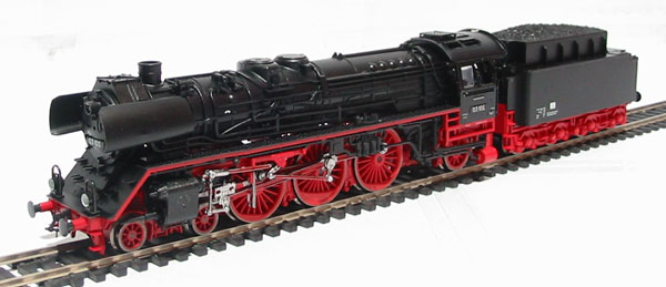 Piko 50013 Class 03 4-6-2 Reko of the German DR in black & red livery