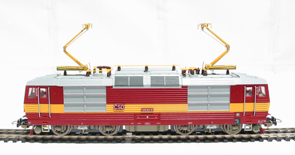 Piko 51021 Class 372 4 axle multi system electric loco of the Czech CSD