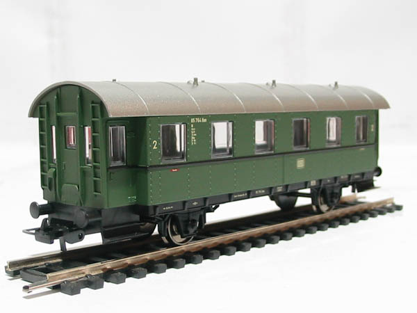 Piko 57630 Class Bi 2nd class coach of the German DB in green livery ...