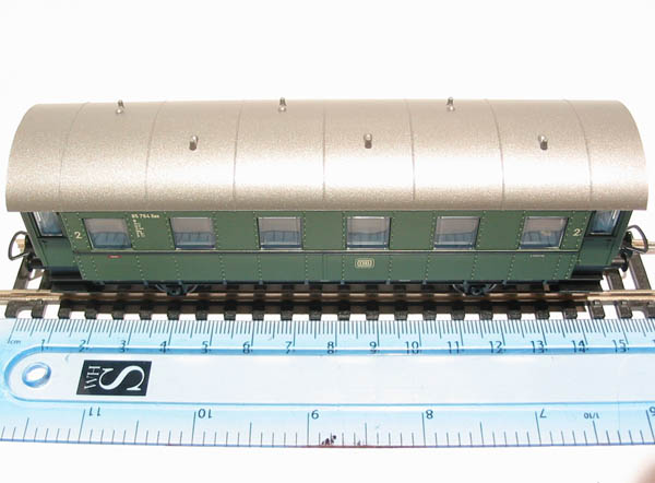 Piko 57630 Class Bi 2nd class coach of the German DB in green livery
