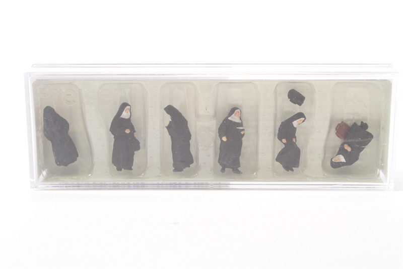 Preiser PR10402 Nuns x 6