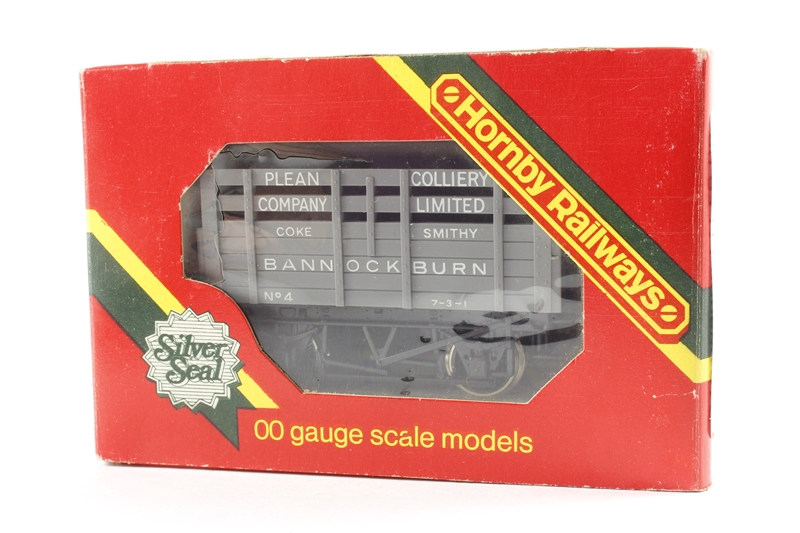 Hornby R101wagon 5-plank open wagon with coke rails in - Hattons