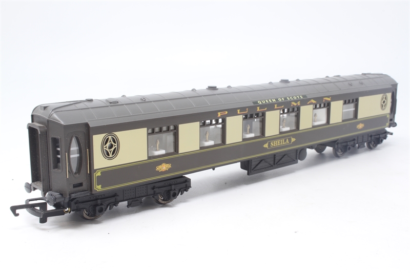 Hornby R1024Parlour Pullman First Parlour Coach 'Sheila' - Hattons