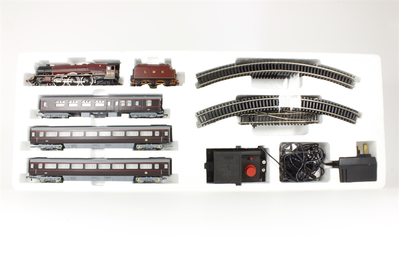 Hornby R1045 Marks & Spencer "The Royal Train Set" - Hattons
