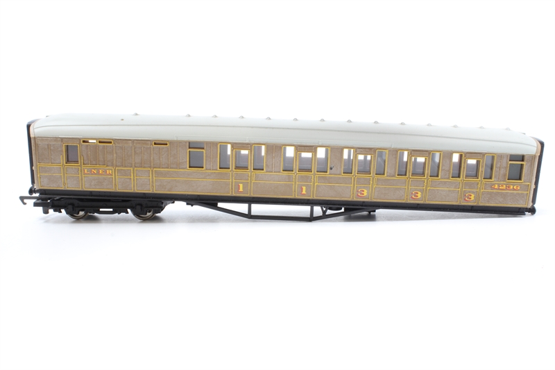 Hornby R1072-4236 Gresley brake end coach in LNER teak - Hattons