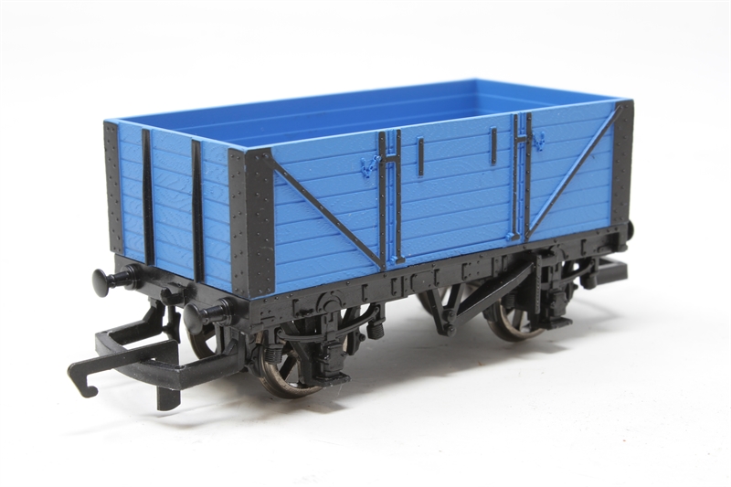 Hornby R1121-7Plank 7 plank open wagon in blue with black strapping