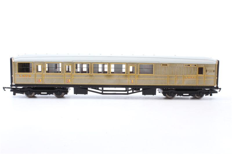 Hornby R1152Coaches Set of two Gresley coaches in LNER teak - separated