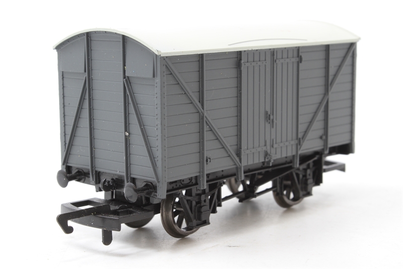 Hornby R1157-Vent 12T twin vent van in grey (unnumbered) - - Hattons