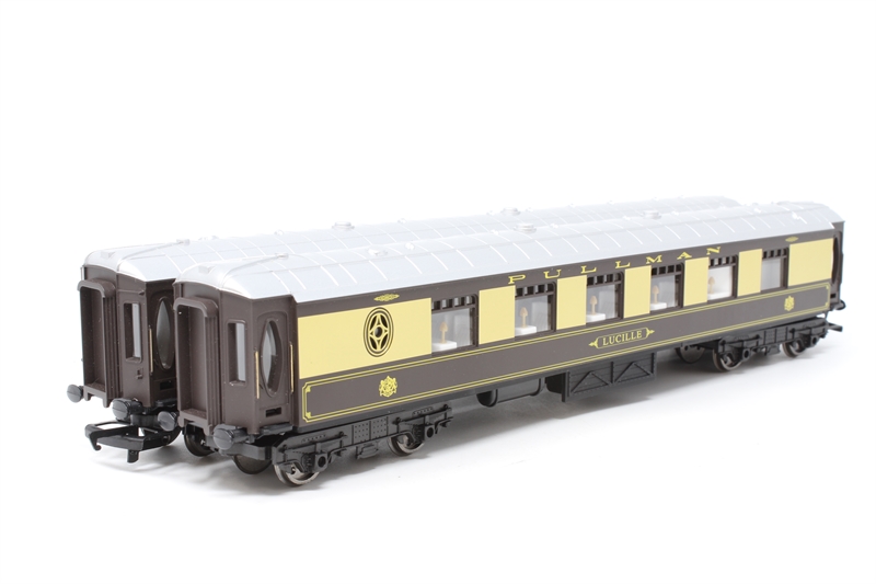 Hornby R1225Coaches Pullman brake 'Car No. 93' and Pullman parlour first