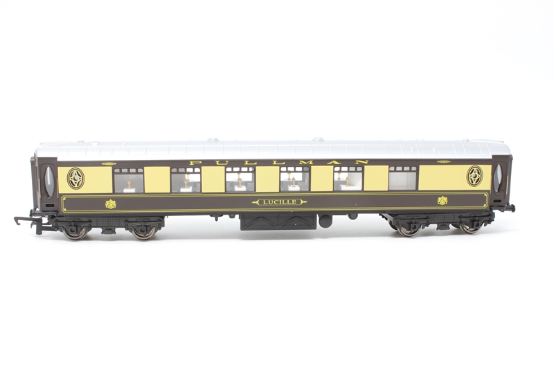 Hornby R1225Coaches Pullman brake 'Car No. 93' and Pullman parlour first