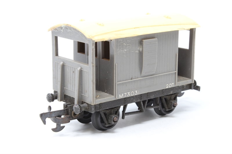 Tri-ang R16B-2 E.R Brake Van M73031 in grey