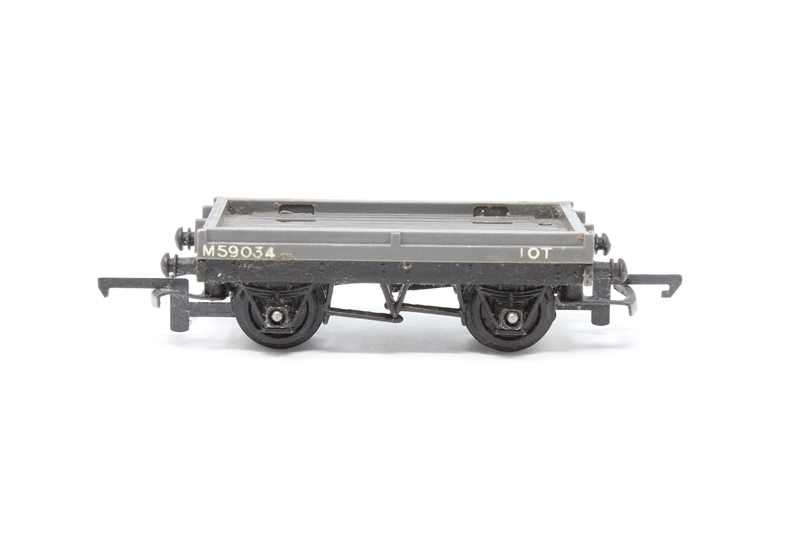 Tri-ang R19A Flat Wagon With Tarpaulined Load M59034