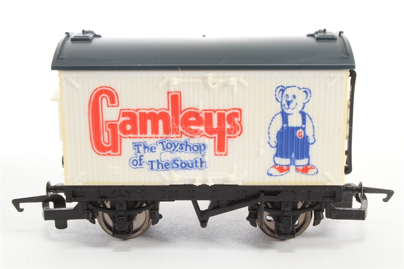 Tri-ang R214D Gamleys Refrigerator Van