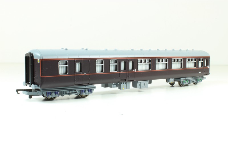 Hornby R2370LN "The Royal Train" train pack with 6233 - Hattons