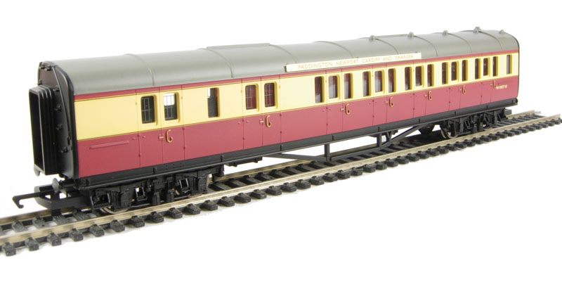 Hornby R2795M "The Red Dragon" train pack with Castle - Hattons